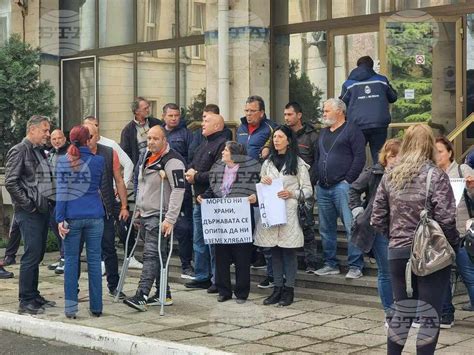 Рибари протестираха пред Изпълнителната агенция по рибарство и аквакултури в Бургас заради