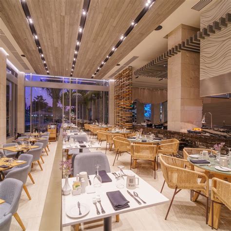 Restaurants And Dining Renaissance Cancun Resort And Marina