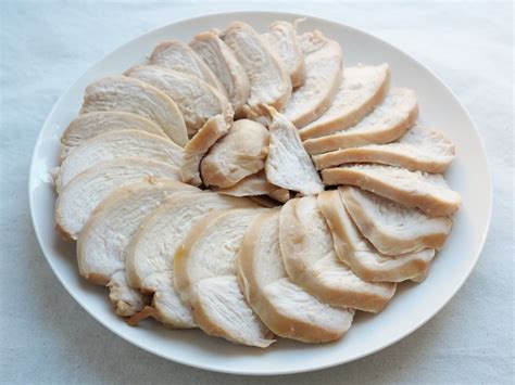 【鶏むね肉のにんにく醤油漬け】ご飯が進む｜圧力調理の簡単やわらかレシピ
