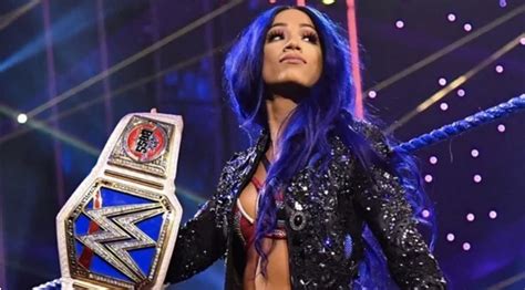 Sasha Banks Shows Off Drastic New Look