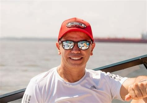 Max El Perro De Jhonny Rivera Enternece Cantando En Novena Navideña