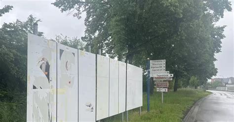 Gr Ne Plakate Zerst Ren Ist Ein Angriff Auf Demokratische Werte