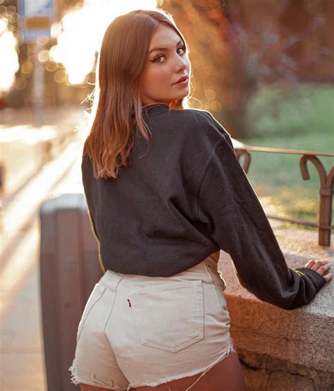 Claudia García La Influencer Madrileña Que Marca Tendencia