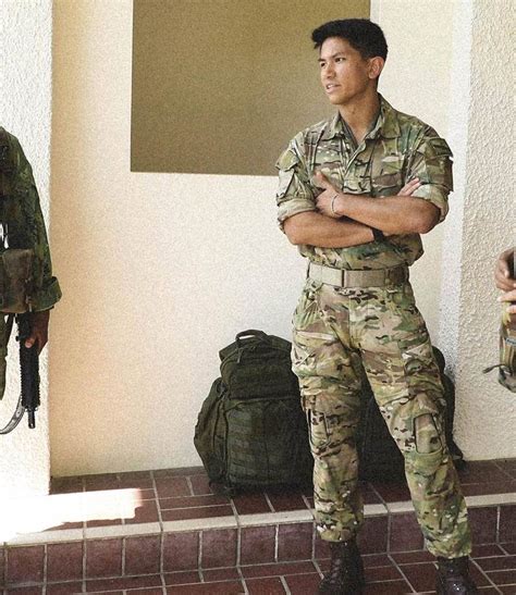 กรี๊ด ฉลองพระองค์เครื่องแบบทหาร “ร้อยตรีเจ้าชายอับดุล มาตีน” แห่งบรูไน