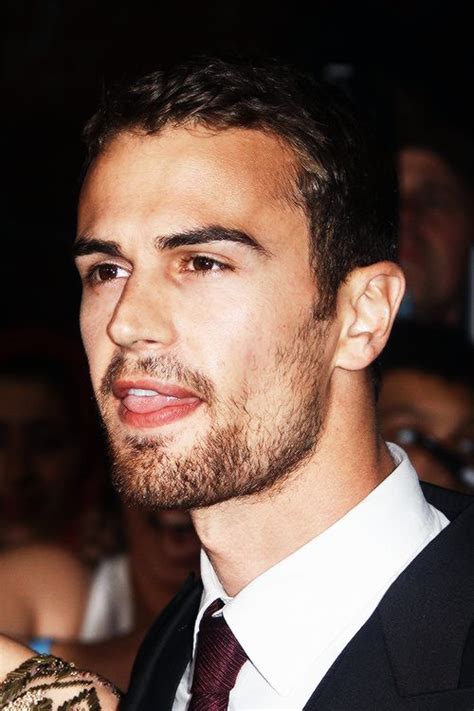 Pin Di Pam Haley Su Theo James