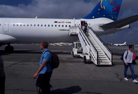 Извънредна ситуация със самолет Еърбъс А321 на летище София СНИМКИ