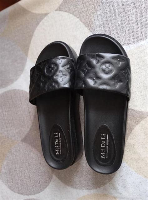 Жіночі сандалі шльопанці на високій платформі — ціна 300 грн у каталозі Сандалі Купити жіночі