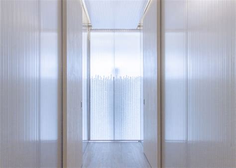 Uufie Makes Medical Clinic With Translucent Polycarbonate Walls