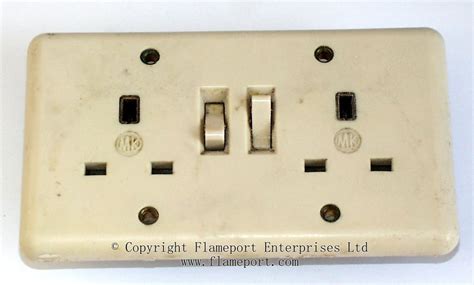 Mk Plastic Double Socket Outlets