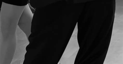 격식 있는 격식있는 옷차림 공연 관능적인 균형 남자 낭만적인 다리 댄서 댄스 댄스 플로어 동정 라틴댄스