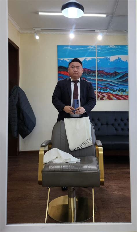 ЮҮХҮҮ On Twitter Үнэн Ба Зөв намын дарга А Отгонбаатар зангиагаа зүүгээд гутлаа тослоод шүүх