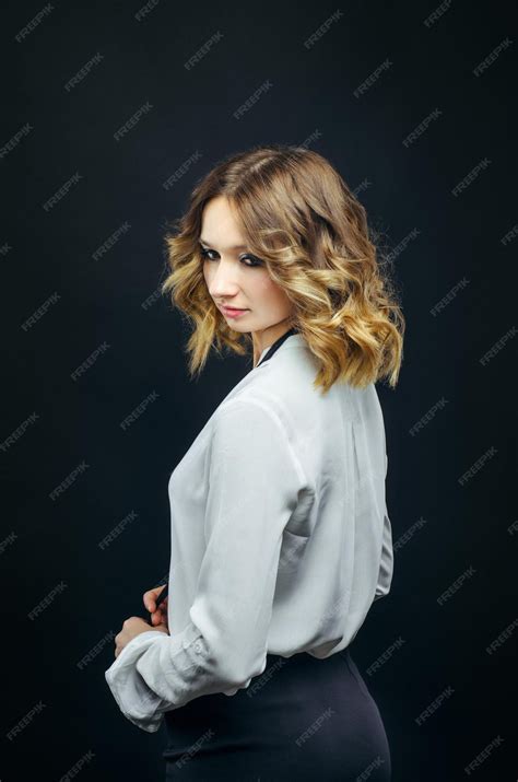 Premium Photo Fashionable Sexy Girl Poses In A Dark Studio