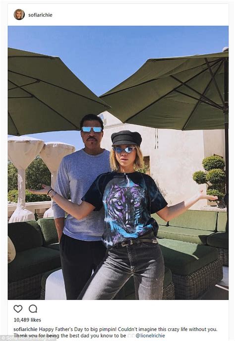 Sofia Richie Grabs Dinner With Friends In All Black Outfit Daily Mail Online