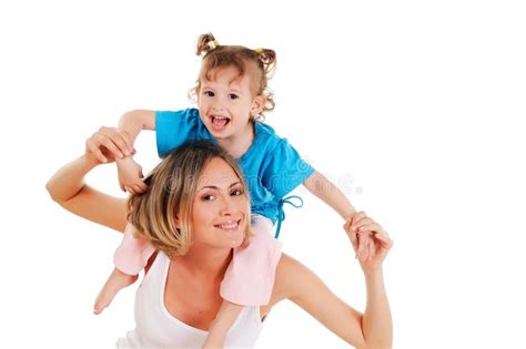 Mutter Und Ihre Junge Tochter Stockbild Bild Von Obacht Ausdruck