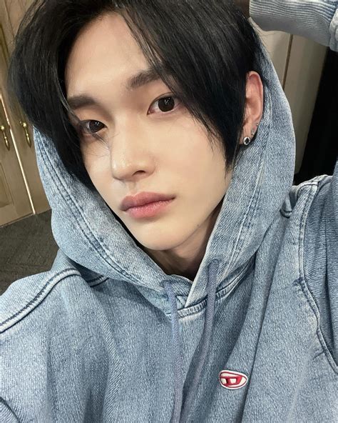 입덕 갤러리 오늘 공식 인스타에 올라온 라이즈 원빈 셀카  👉 아이돌 소식 제보주세요 입덕