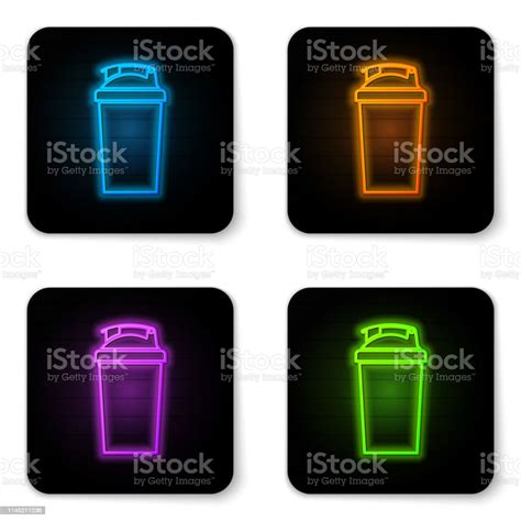 빛나는 네온 피트 니스 셰이 커 아이콘 흰색 배경에 고립 물과 단백질 칵테일을 위한 뚜껑이 달린 스포츠 셰이 커 병 검은색 사각형 단추입니다 벡터 일러스트 0명에 대한 스톡