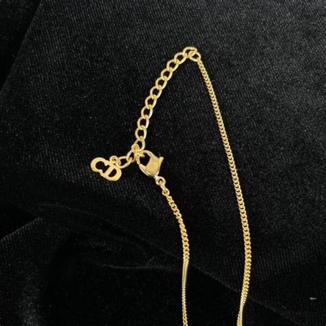 디올 Dior 이니셜 골드 목걸이 럭셔리한