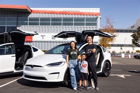 内饰焕然一新 特斯拉新款Model X海外交付 首批车主诞生veecar 汽车改装 改装知识分享平台