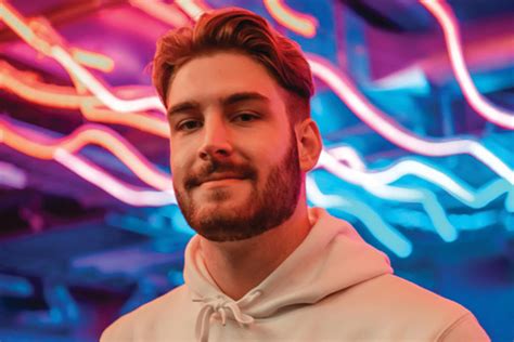 Wavy Hair Mens Haircuts And Styling