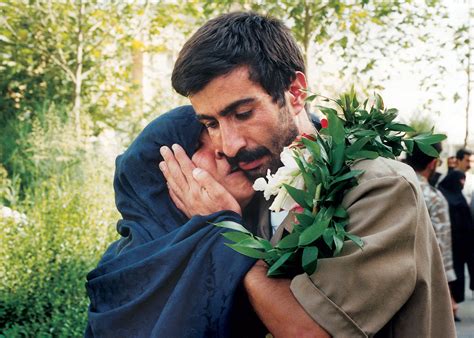 تصاویر استقبال زنان از آزادگان دوران دفاع مقدس