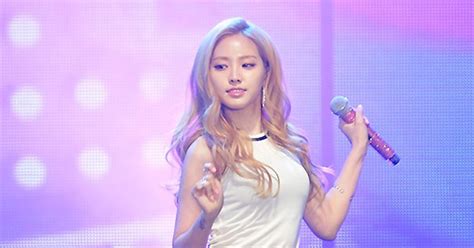 [t포토] 손나은 빛나는 여신 미모