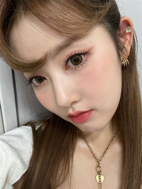 Stayc Community Posts 박시은 쉼표 가을🍁 Sieun