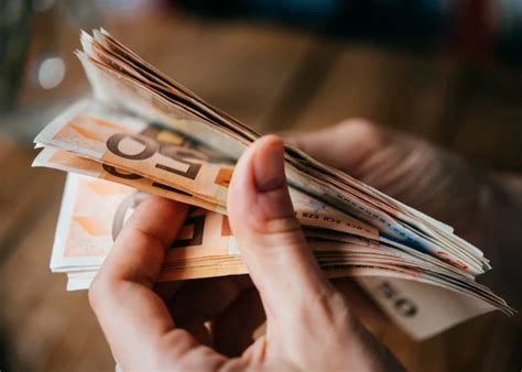 “paziņojumu Par Laimestu Es Pārlasīju Atkal Un Atkal” Otro Reizi