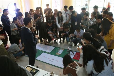 丝博会媒体团走进西安创新设计中心，“花式”报道环澎湃号·政务澎湃新闻 The Paper