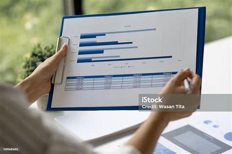 비즈니스 재무 보고서 및 마케팅 전략 분석 회계 및 재무 계획 Earnings Before Interest And Taxes에 대한 스톡 사진 및 기타 이미지