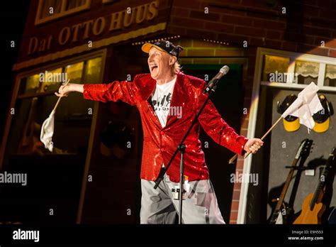 Deutscher Comedian Fotos Und Bildmaterial In Hoher Auflösung Alamy