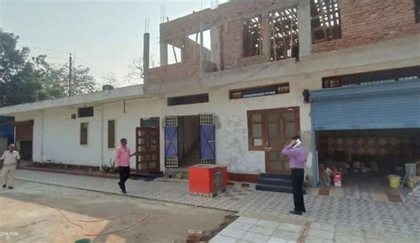 eou raids on 3 locations of senior education department officials in bihar vibha kumari bihar