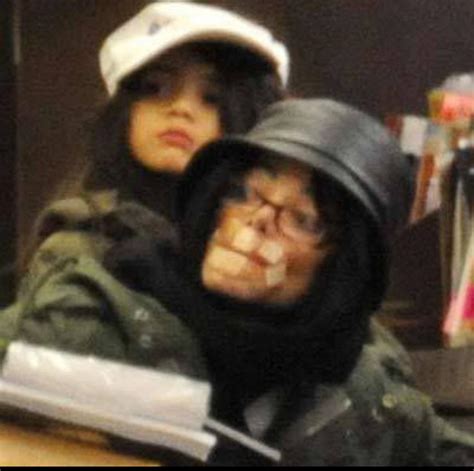 Anyone Know Whats Going On With His Lips In This Photo R Michaeljackson