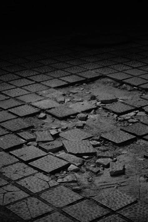 Linkedin Jae Hee Jeong 페이지 어제는 참 멍청했다 산책을 하다가 저 길바닥을 보면서 누군가는 발에 걸려서 넘어지겠지 라는 생각으로 사진을 찍었었는데