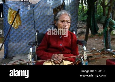 Vietnam Poverty Woman Stock Videos And Footage Hd And 4k Video Clips Alamy