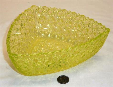 Lot Vintage Daisy And Button Pattern Vaseline Glass Triangle Bowl