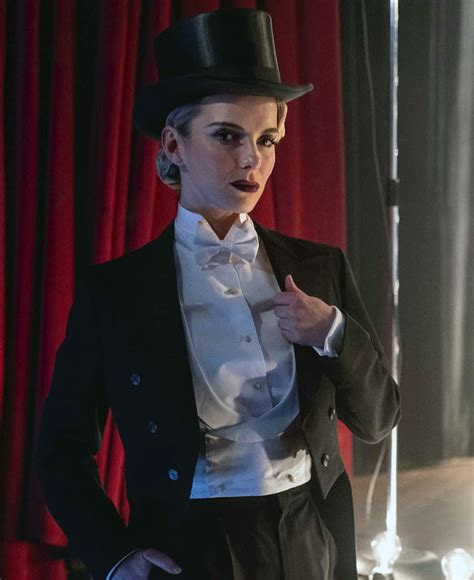 Betty Gilpin Nude Photos Scenes And Porn Video Scandal Planet