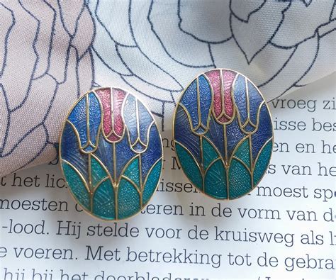 Vintage Jewelry 西洋古董飾品 景泰藍 紫底鬱金香花卉 夾式耳環 老時光角落｜耳環耳夾耳骨夾人氣榜 Pinkoi