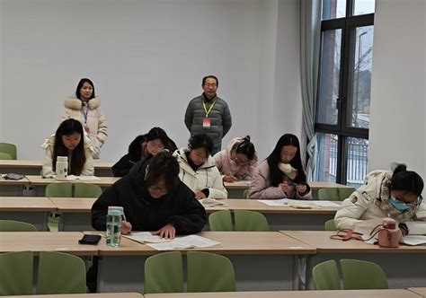 校长助理高雅深入社会科学学院期末考试现场进行巡考 信阳学院