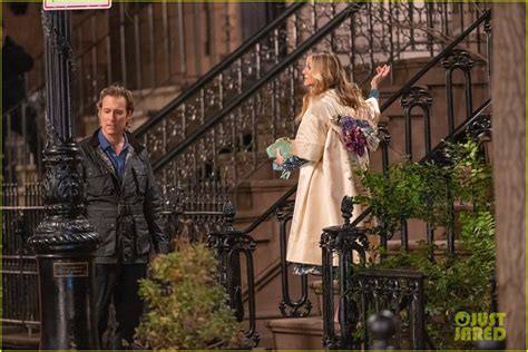 And Just Like That Fans Are Freaking Out Over Sarah Jessica Parker John Corbett S Kissing