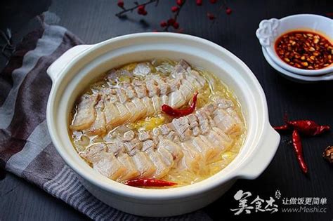 去東北菜館必點的一道菜！酸菜汆白肉，酸爽開胃，讓你一看就會！ 每日頭條