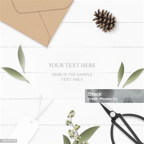 평면 위치 상단 나무 바탕에 우아한 흰색 구성 종이 잎 꽃 소나무 콘 크 래 프 트 봉투 태그와 빈티지 금속가 위 보기 0명에 대한 스톡 벡터 아트 및 기타 이미지 Istock