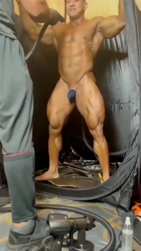 Bodybuilding Backstage Tanning