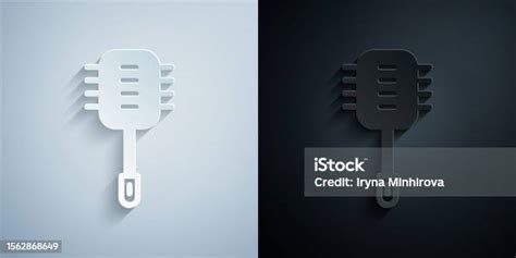 종이 컷 화장실 브러시 아이콘은 회색과 검은색 배경에 분리되어 있습니다 청소 서비스 개념입니다 종이 아트 스타일 벡터 3차원 형태에 대한 스톡 벡터 아트 및 기타 이미지