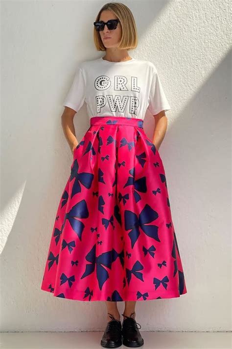 17 Modern Midi Skirt Outfits For Every Occasion