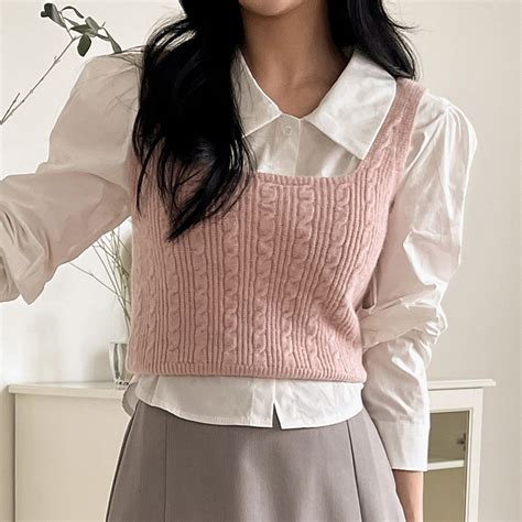 코코블랑 쁘띠 꽈배기 스퀘어 니트조끼 에이블리