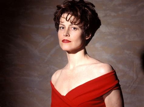 1600x1200 Sigourney Weaver Background Coolwallpapersme