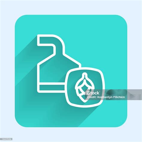 긴 그림자 배경으로 고립 된 양조장 아이콘의 화이트 라인 전통 양조 용기 맥주 양조 과정 증류소 공장 양조장 녹색 정사각형