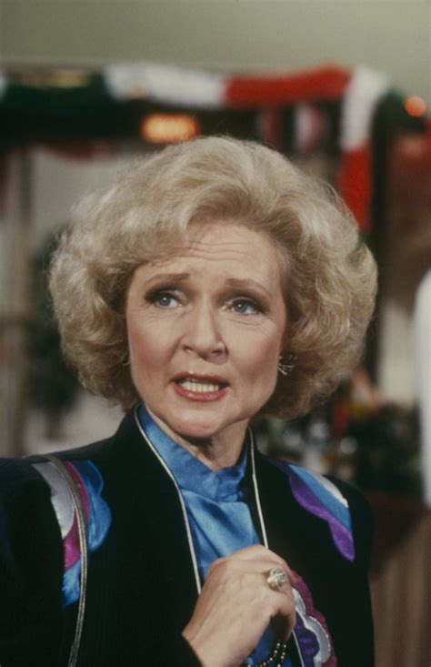 Betty White Then And Now See The Hollywood Icon Through The Years Betty White Hollywood