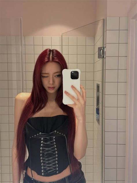 Itzys Yuna Captivates Fans With Stunning Visuals Allkpop