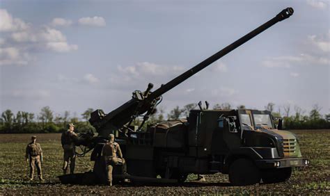 Франція виготовить і передасть Україні десятки артилерійських систем «Цезар Україна інфо